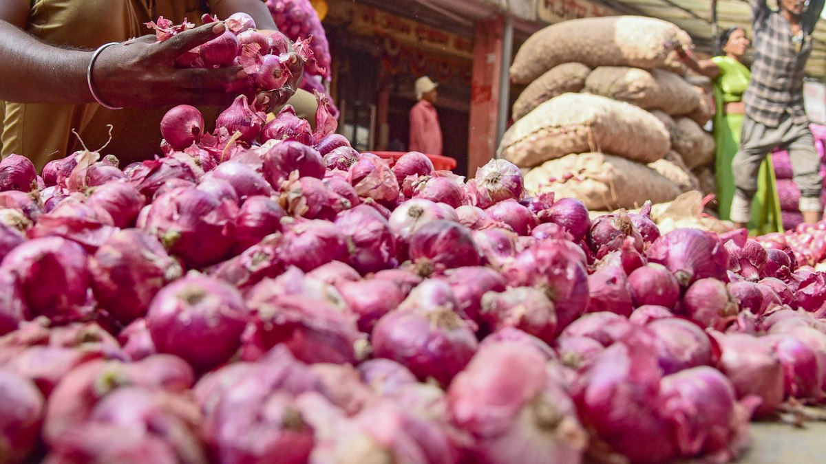 Onion Prices In Bengaluru Soar To Rs 65/Kg, Adds To Residents Woes - Oneindia News