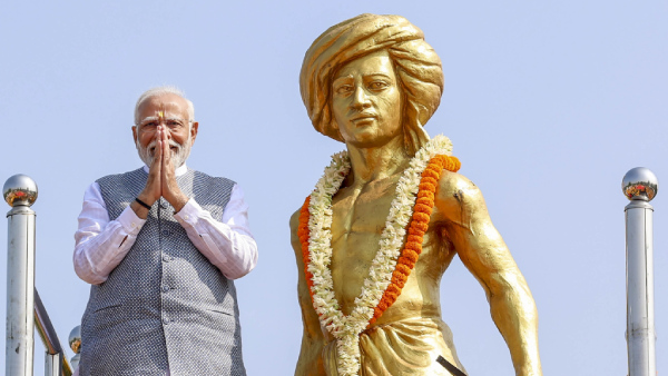 PM Modi Pays Floral Tributes To Birsa Munda In Ranchi - Oneindia News