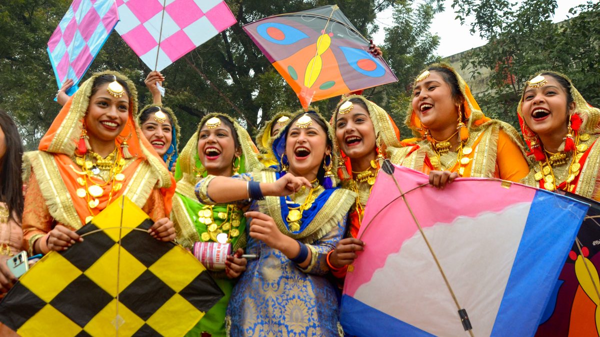 Lohri Wishes 2024: Wishes, Quotes, WhatsApp And FB Messages To Send To ...