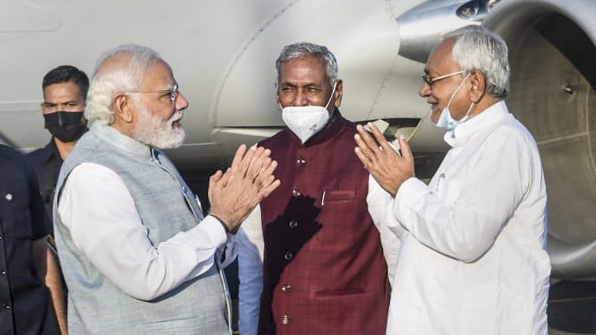 Internet Flooded With Funny Memes As Nitish Dumps Cong, RJD - Oneindia News