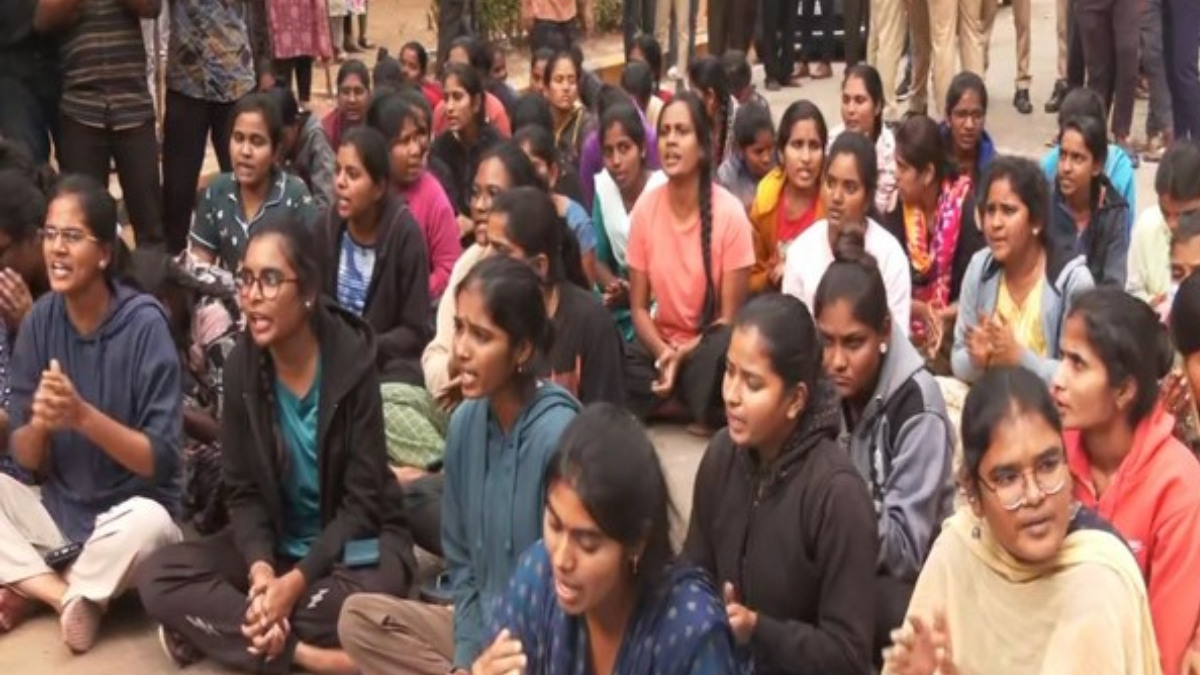 Protests At Hyderabad's Osmania University Girls Hostel: Students ...