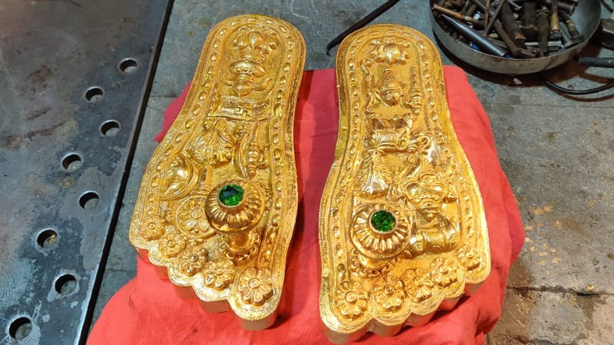Hyderabad-Based Sculptor Designs 'Paduka' For Lord Ram In Ayodhya - See ...