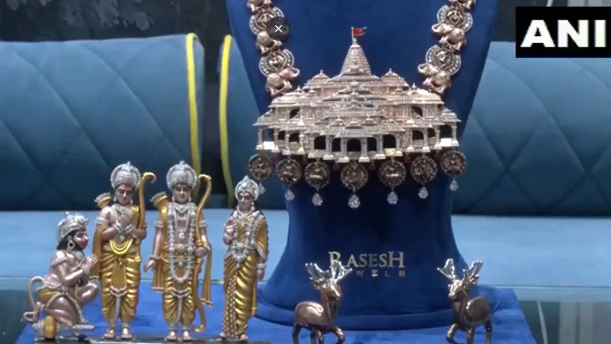 Necklace with 5,000 Diamonds, World's Largest Lock & Key And More ...