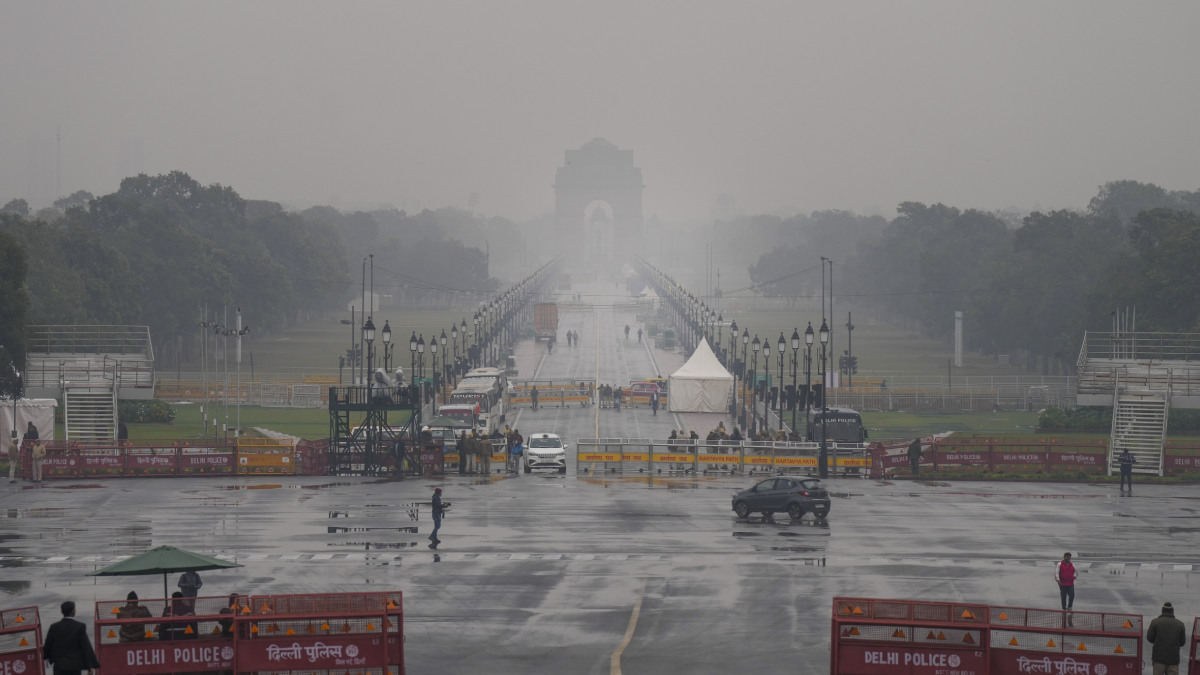 Delhi-NCR Weather Update Today: Rainfall Hit Trains And Flights; IMD ...