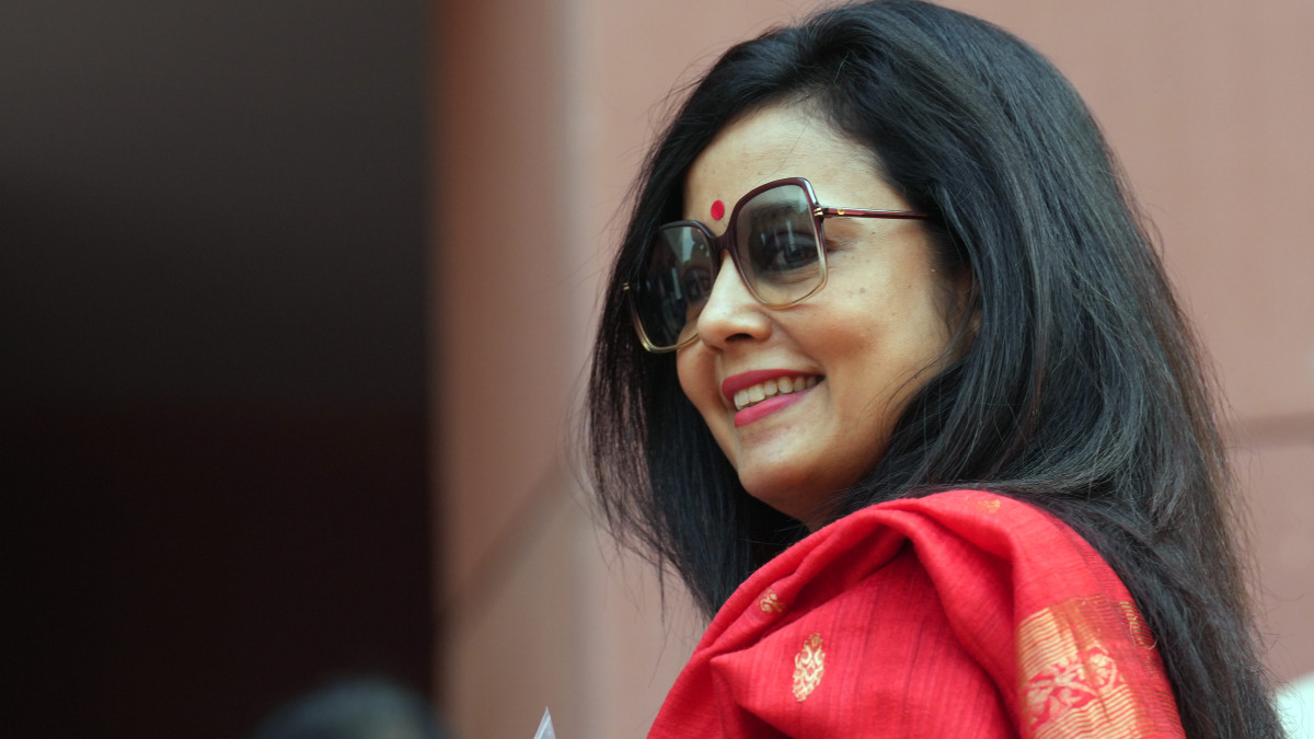 CBI Raids Mahua Moitra's Residence In Cash-For-Query Case Investigation - Oneindia News