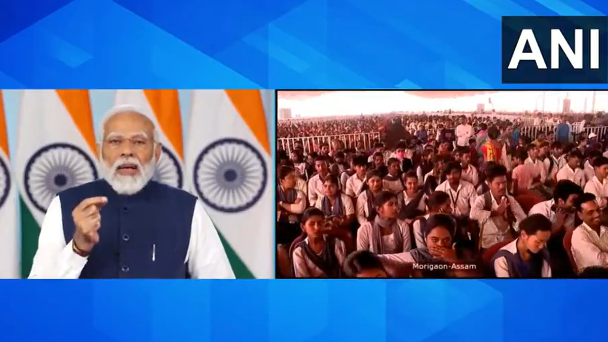 PM Modi Lays Foundation Stone of 3 Semiconductor Projects Worth ₹1.25 ...