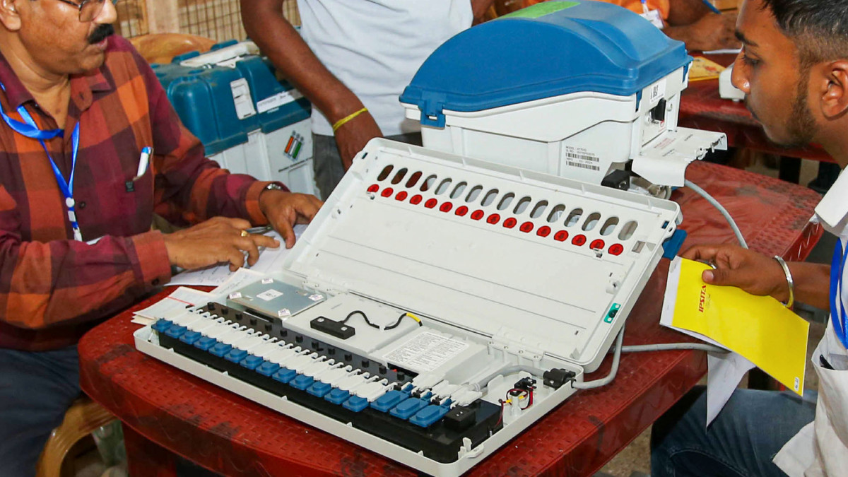 'False': ECI Tells SC On Reports Of EVMs Showing One Extra Vote During ...