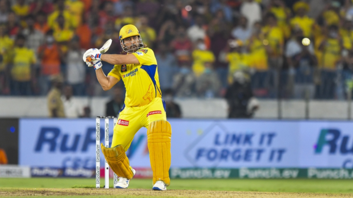 Vintage Thala: Watch MS Dhoni Hitting 3 Sixes To Hardik Pandya At Wankhede In IPL MI vs CSK ...