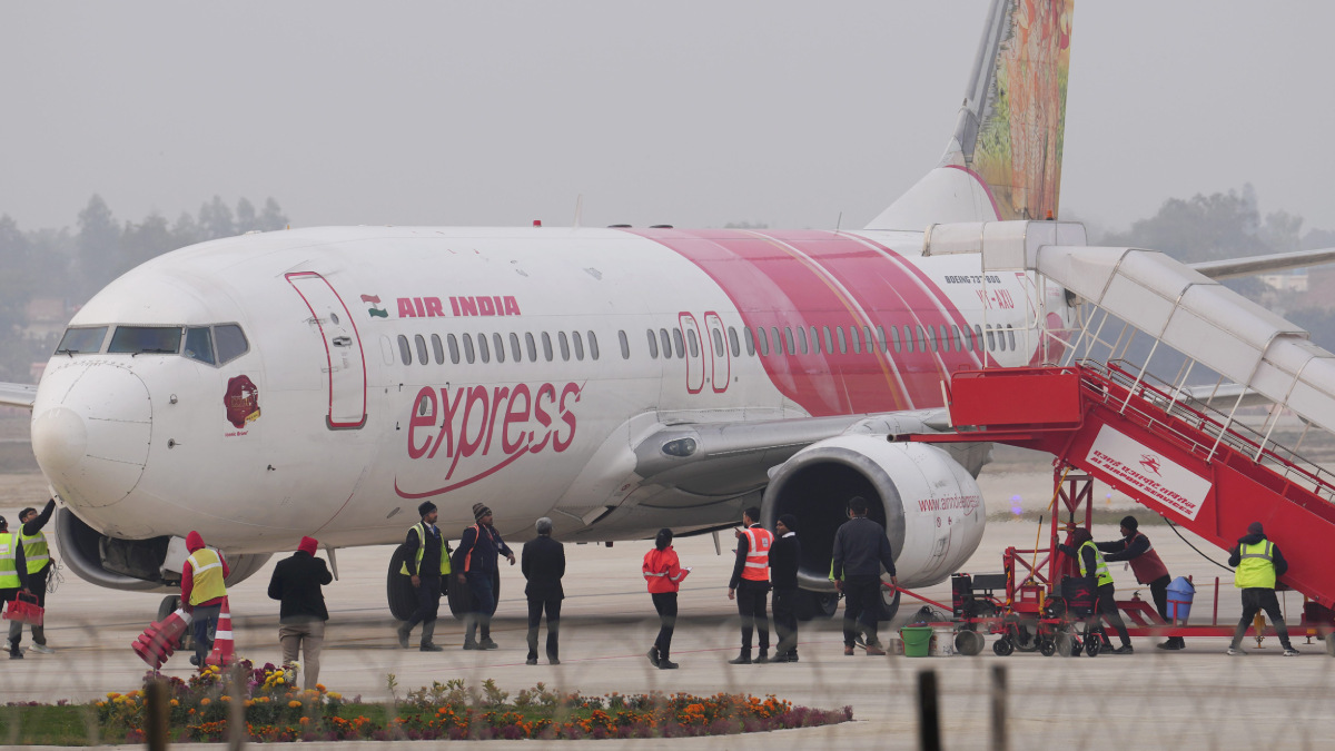 Air India Express Fires 30 Crew Who Went On Mass Sick Leave - Oneindia News