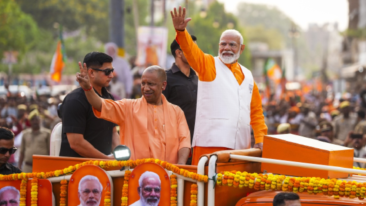 PM Modi, CM Yogi Hold Massive Roadshow In Varanasi - Oneindia News