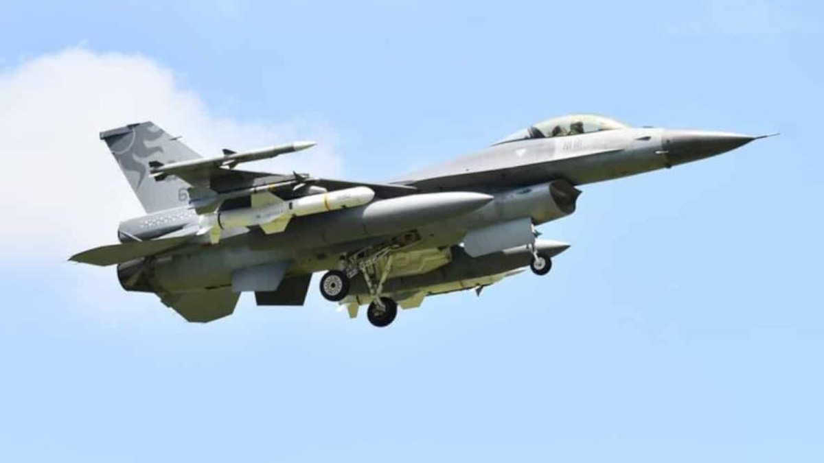 Singapore Air Force F-16 Jet Crashes After Takeoff - Oneindia News