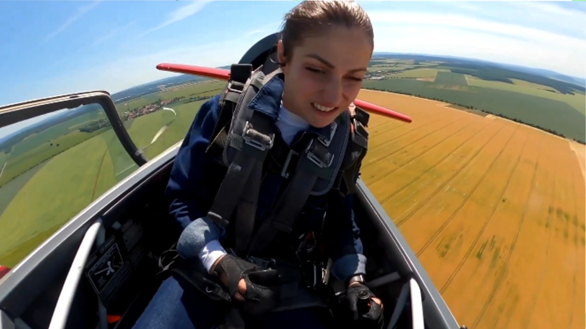 Caught On Camera: Dutch Pilot's Dramatic In-Flight Canopy Shatters ...