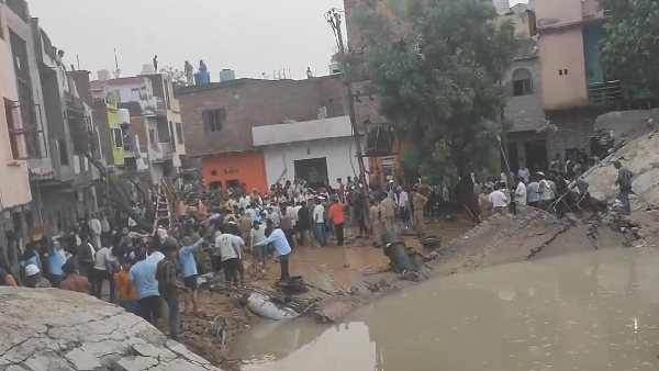 Water Tank Collapse In Mathura Residential Colony Leaves 2 Dead And 12 ...