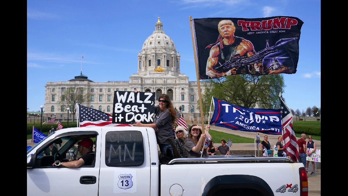 Tim Walz Engages Young Voters by Calling GOP 'Weird' - Oneindia News