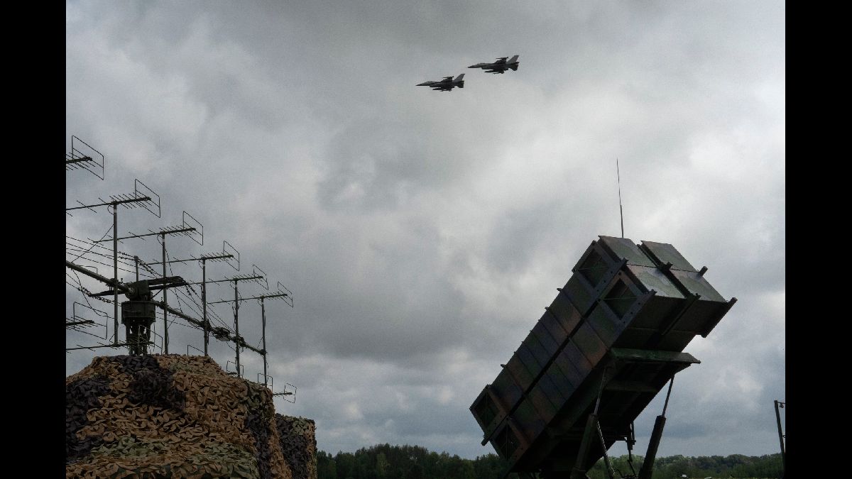 Ukraine Bolsters Air Defense With F 16 Jets Zelenskyy Announces