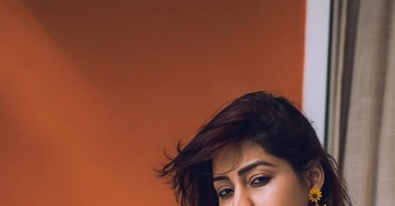 | Hot Model Symran Kaur Latest Pics - Oneindia Kannada