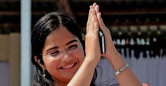 23 साल की उम्र में IAS बनीं Swati Meena Naik से खौफ खाते हैं माफिया ...