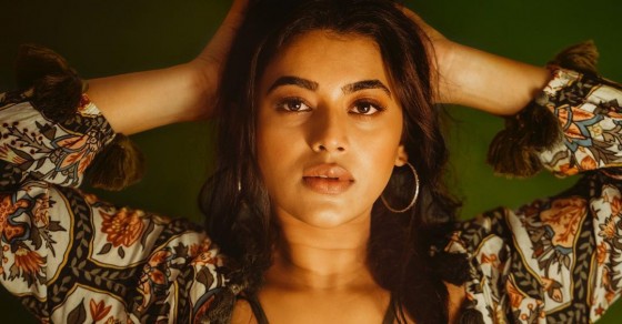 PHOTOS : வாவ்.. கிறங்கடிக்கும் யாமினி பாஸ்கர்! ரசிகர்களை கிக்கேற்றும் ...