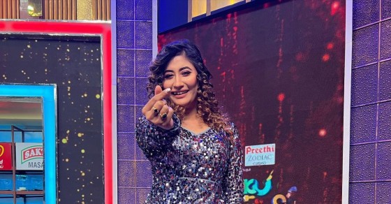 PHOTOS : குக் வித் கோமாளி செட்டில் அட்ராசிட்டி செய்யும் சுனிதா ...