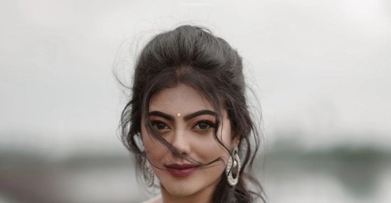 Malayalam Actress Merin Philip Stunning Looks in Green Saree, Viral ...