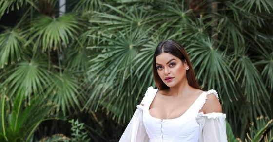 PHOTOS : அச்சச்சோ.. டாட்டூ போடுற இடமா அது!.. நடிகை அலிசா ராயின் ...