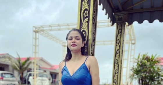 PHOTOS : நீச்சல் உடையில் தண்ணீர் சொட்ட சொட்ட.. ரசிகர்களை ஈர்க்கும் ஜினா தாராஃப்டர் ...