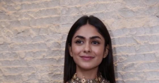Tollywood Actress Mrunal Thakur Latest Photos Photos: HD Images ...