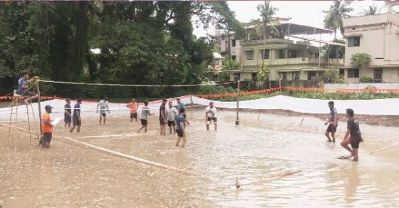 ಮಂಗಳೂರಿನಲ್ಲಿ ಕೆಸರು ಗದ್ದೆ ಕ್ರೀಡಾಕೂಟ: ಕೆಸರಿನಲ್ಲಿ ಮಿಂದೆದ್ದ ಮಕ್ಕಳು ...