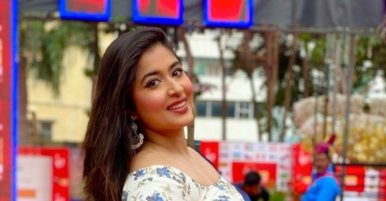 PHOTOS : சைடு போஸ் சொக்கவைக்கும் அழகு.. நடிகை நிகிதா ஷர்மாவின் கலக்கலான ...