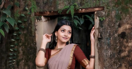 PHOTOS : பாவாடை தாவணியில் பார்த்த உருவமா..! தாவணியில் ரசிகர்களை ...