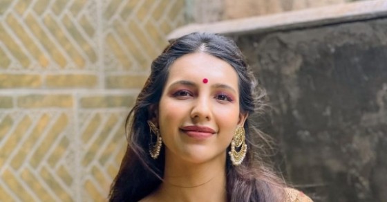 photos : புடவையில் ஸ்டன்னிங் லுக்கில் வசீகரிக்கும் நிபேதிதா.. மனதை ...