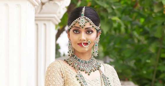 PHOTOS : ட்ரடிஷனல் லுக்கில் அசத்தல் போஸ்.. தனன்யாவின் நச் போட்டோஷூட் ...