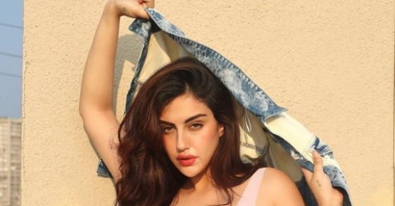 photos : ஷர்ட்ட கழட்டிவிட்டு மஜா போஸ் கொடுத்த சம்ரீன் கவுர்.. ஆளை ...