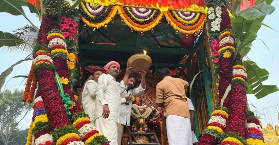 ದ್ಯಾಮವ್ವ ದೇವಿ ರಥೋತ್ಸವದಲ್ಲಿ ಡೊಳ್ಳು ಬಾರಿಸಿದ ಮಧು ಬಂಗಾರಪ್ಪ | Madhu ...