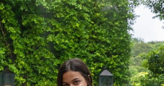 PHOTOS : பிகினியில் வளைந்து நெளிந்து.. நீச்சல் குளத்தில் ஆட்டம் போடும் ...