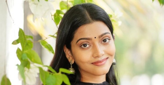 PHOTOS : சுடிதார் அணிந்து வந்த சொர்க்கமே.. நடிகை தனன்யாவின் அசத்தல் ...