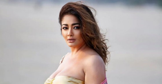 | stunning bikini photos of actress kiran - Oneindia Telugu