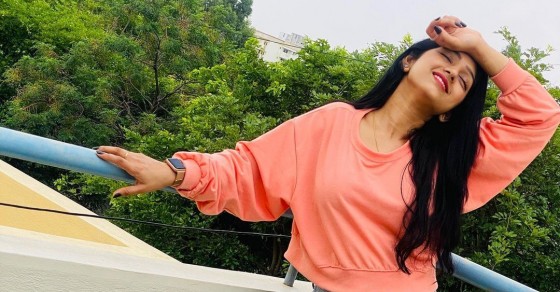 photos : மாடர்ன் உடையில் கலக்கும் நினைத்தாலே இனிக்கும் சீரியல் நாயகி ...