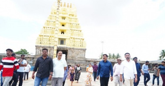 ಬೇಲೂರು ಶಿಲ್ಪಕಲೆ ಸೊಬಗು ನೋಡಿ ಬೆರಗಾದ ಜನಾರ್ದನ ರೆಡ್ಡಿ | MLA Janardhan Reddy ...