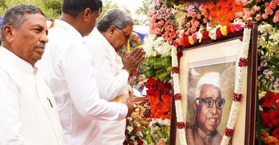 ಬಾಬು ಜಗಜೀವನ್ ರಾಮ್ ಅವರ ಪ್ರತಿಮೆಗೆ ಪುಷ್ಪ ನಮನ ಸಲ್ಲಿಸಿದ ಸಿಎಂ | CM paid ...