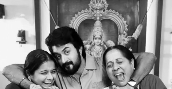 PHOTOS: மாடர்ன் உடையில் ஜாலியாக ஊர் சுற்றும் 'எதிர்நீச்சல்' விசாலாட்சி ...