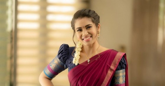 PHOTOS: ஸ்வீட் காரம் காஃபி தொடரை போல ட்ரிப் செல்ல தயாரான சீரியல் நடிகை ...