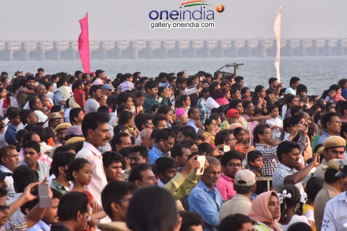 Navy Show At Punnami Ghat In Vijayawada Photos: HD Images, Pictures ...