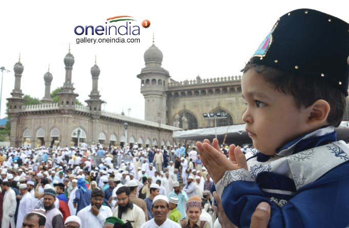 Muslims Offer Prayers On The Occasion Of Ramzan In Hyderabad Photos: HD ...