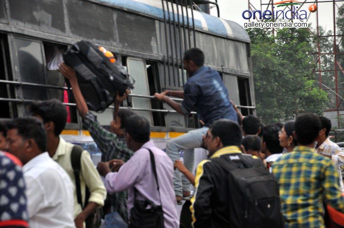 Heavy Rush At Hyderabad Bus Stand And Railway Station Photos: HD Images ...