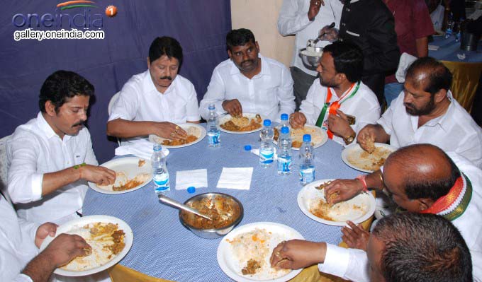 Photo Gallery: Revanth Reddy At Sarvey Sathyanarayana Residence In ...