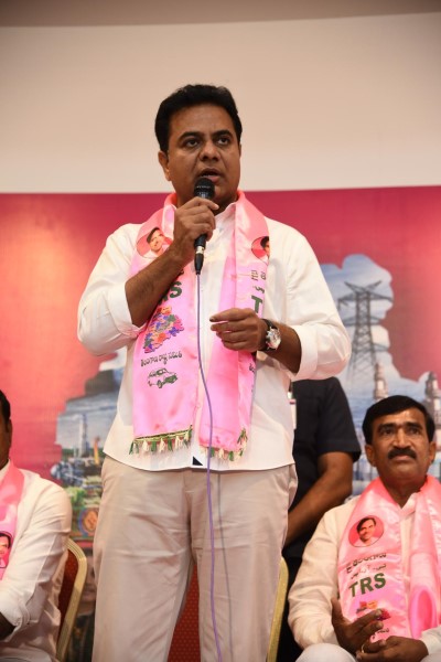 Congress Leader Vanteru Pratap Reddy Joins TRS Photos: HD Images ...