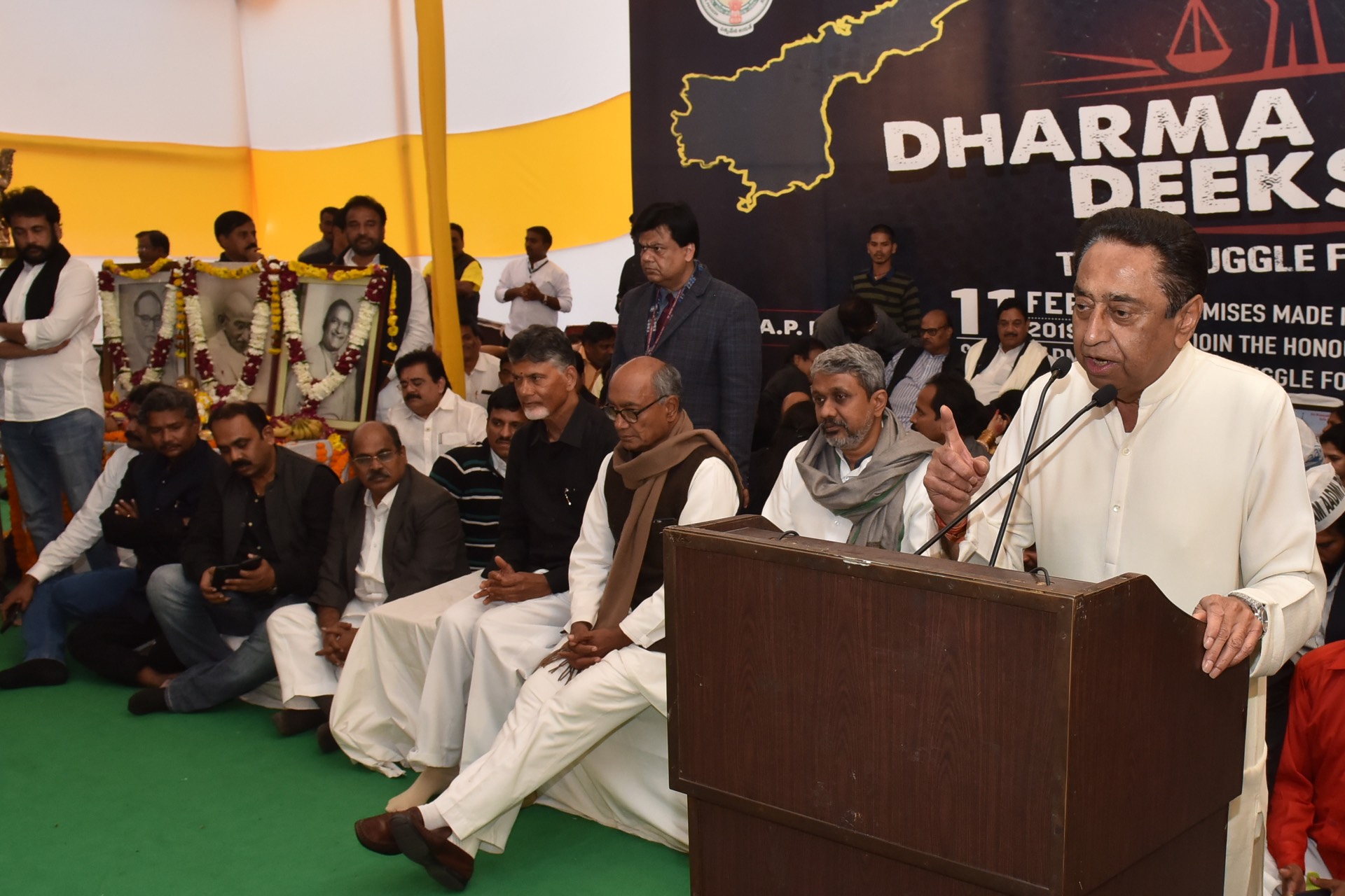 Chandrababu Participating In Dharma Porata Deeksha At NewDelhi In AP ...