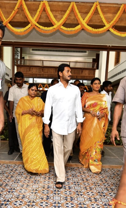 YS Jaganmohan Reddy House Warming Ceremony In Tadepalli Photos: HD ...
