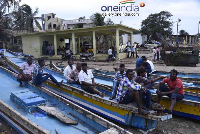 Cyclone Fani Effect In Visakhapatnam Photos: HD Images, Pictures, News ...